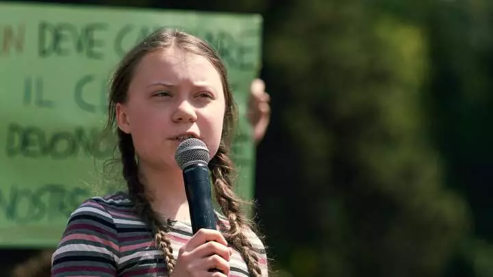 Greta Thunberg bang li neteweperestiya derziyê dike û ji bo ku Civîna Avhewayê ya Pêşîn were paşxistin