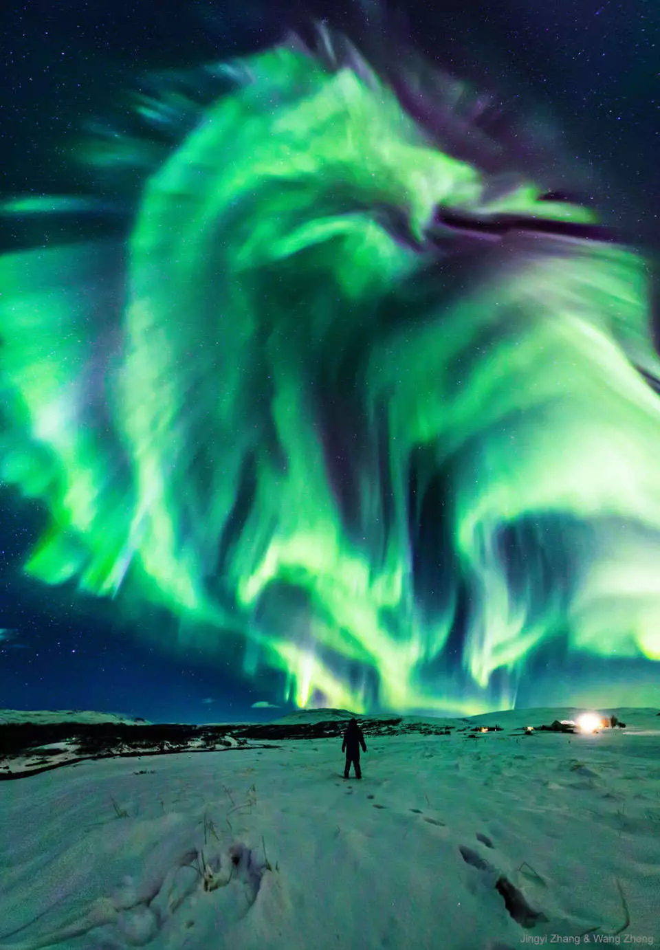 Inoshamisa Shato-Yakaumbwa Aurora Inovhenekera Kudenga Denga muIceland